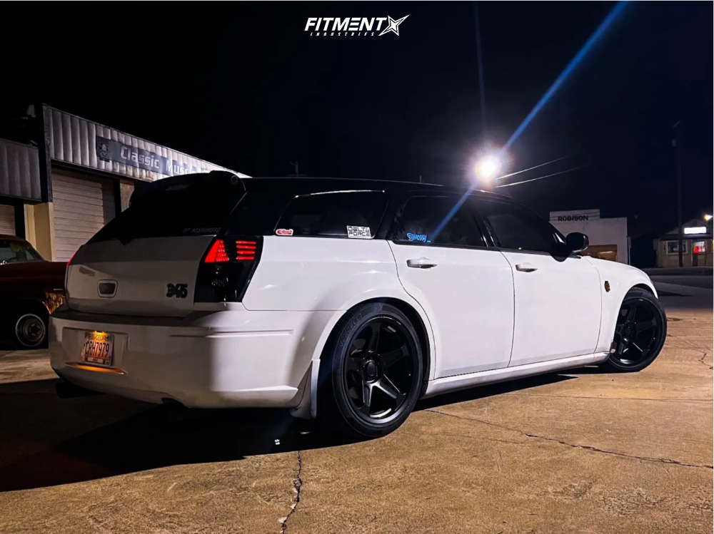 2005 Dodge Magnum R/T with 20x9 Voxx Replicas Demon and Vercelli 245x35 ...