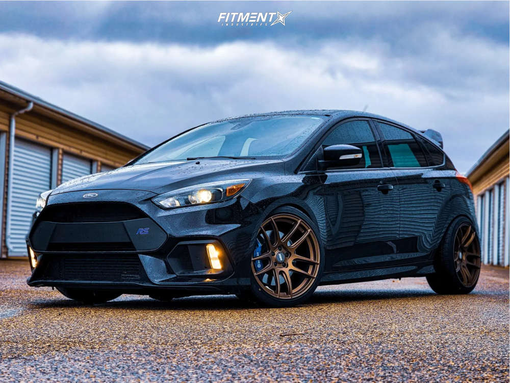 2016 Ford Focus RS with 19x9.5 ESR Cs8 and Nitto 245x35 on Lowering ...