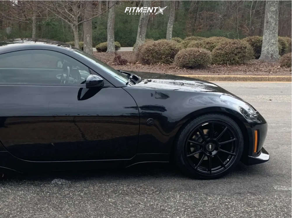 2004 Nissan 350Z Touring with 18x8.5 Flow One Race Spec F3 and Falken ...