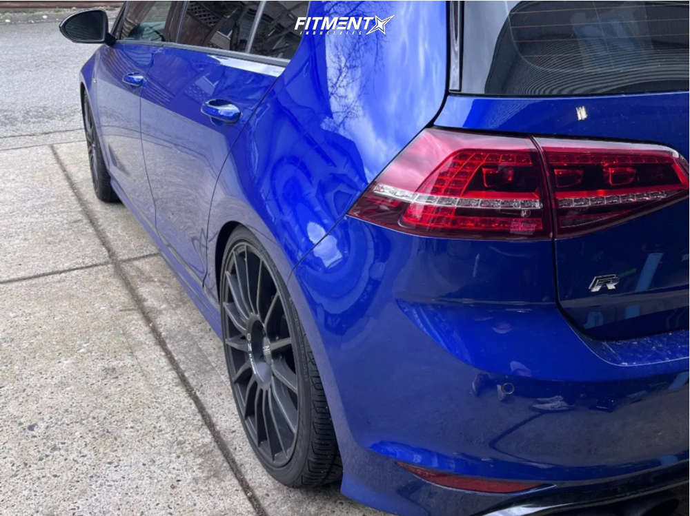 2016 Volkswagen Golf R Base with 19x8.5 OZ Racing Superturismo Lm and ...