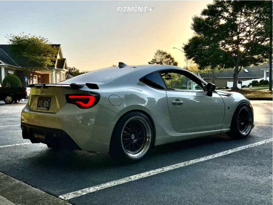 2017 Toyota 86 Special Edition with 18x9.5 ESR Sr01 and Michelin 245x35 ...