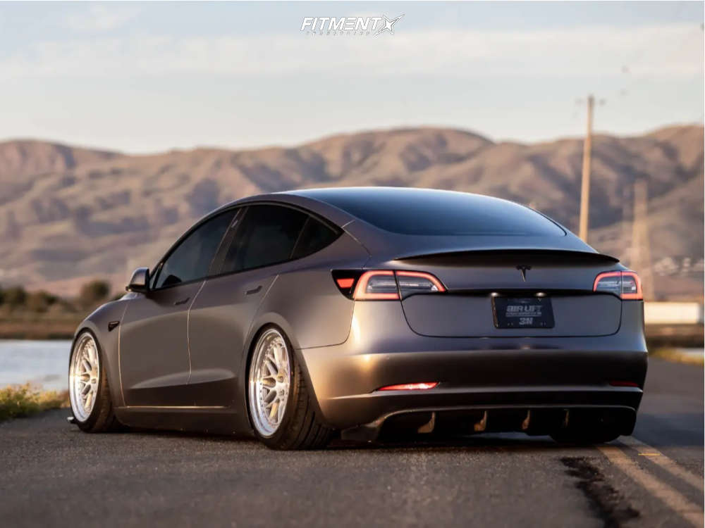 2021 Tesla 3 Performance with 19x10.5 BC Forged Mle81 and Hankook ...