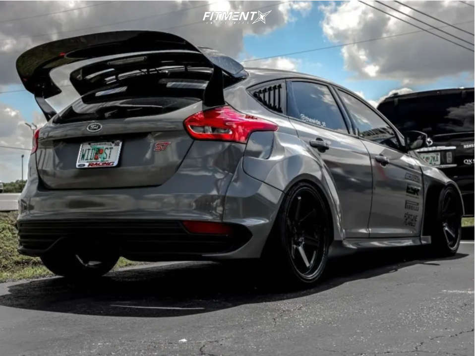 2016 Ford Focus ST with 19x10.5 ESR Sr07 and Pirelli 275x30 on ...