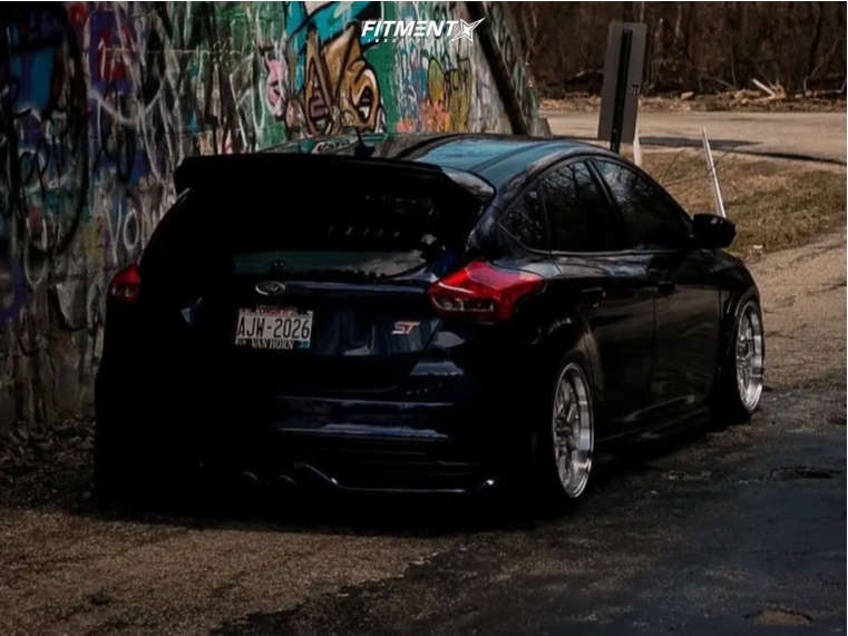 2017 Ford Focus ST with 18x9.5 ESR Cs11 and Nitto 225x40 on Air ...