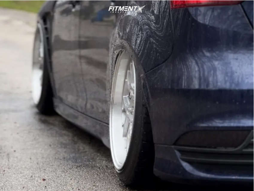 2017 Ford Focus ST with 18x9.5 ESR Cs11 and Nitto 225x40 on Air ...