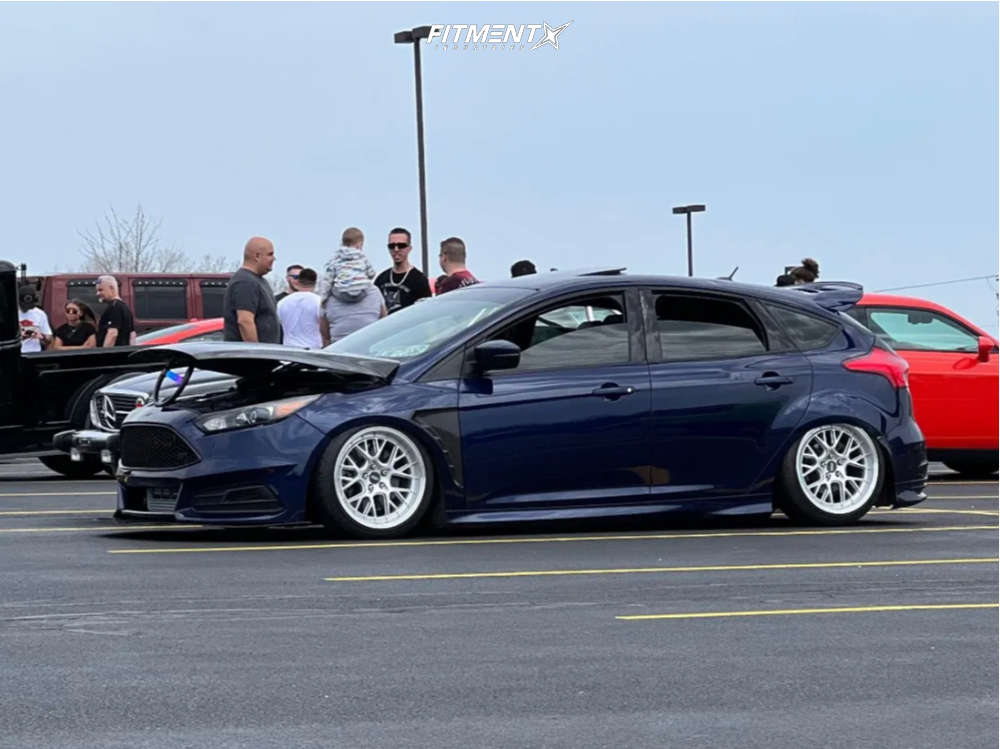 2017 Ford Focus ST with 18x9.5 ESR Cs11 and Nitto 225x40 on Air ...