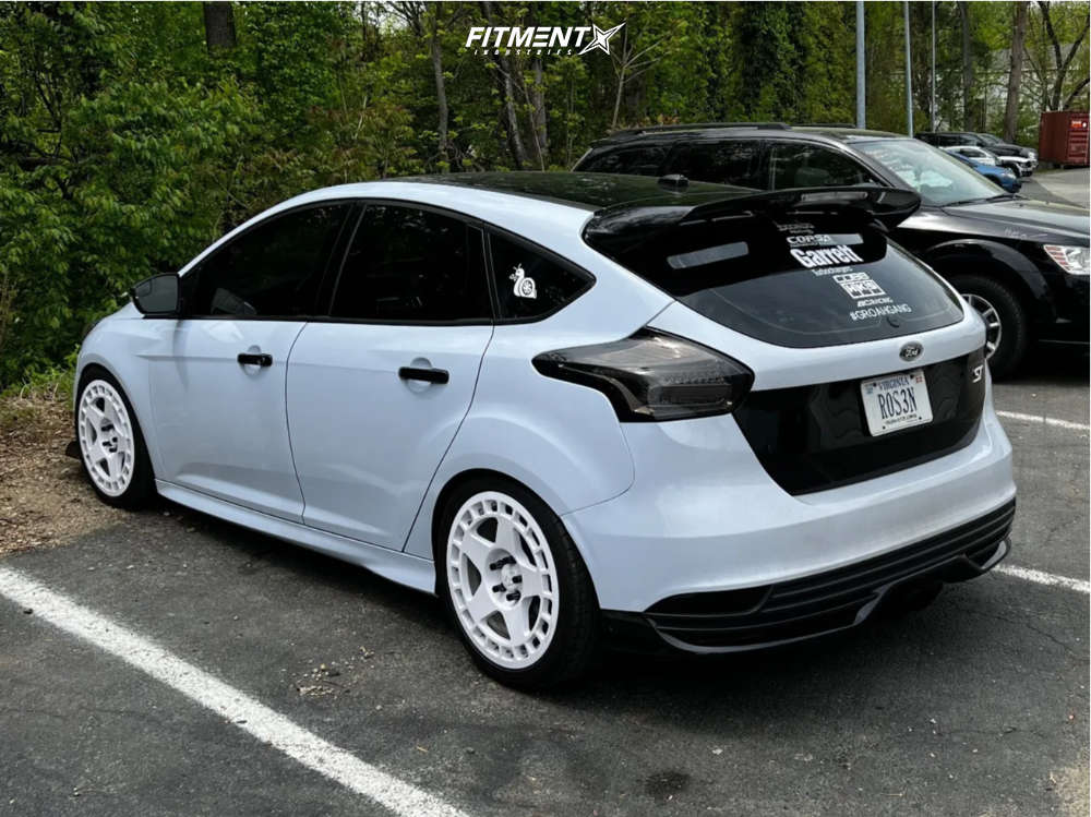 2018 Ford Focus ST with 18x8.5 Fifteen52 Turbomac and Achilles 235x40 ...