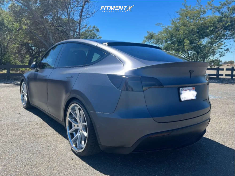 2022 Tesla Y Performance with 22x10.5 Ferrada FR2 and Continental ...