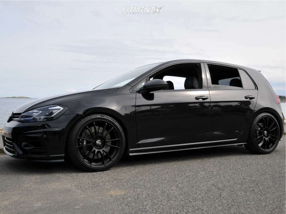 2018 Volkswagen Golf R Base with 19x8 OZ Racing Ultraleggera Hlt and ...
