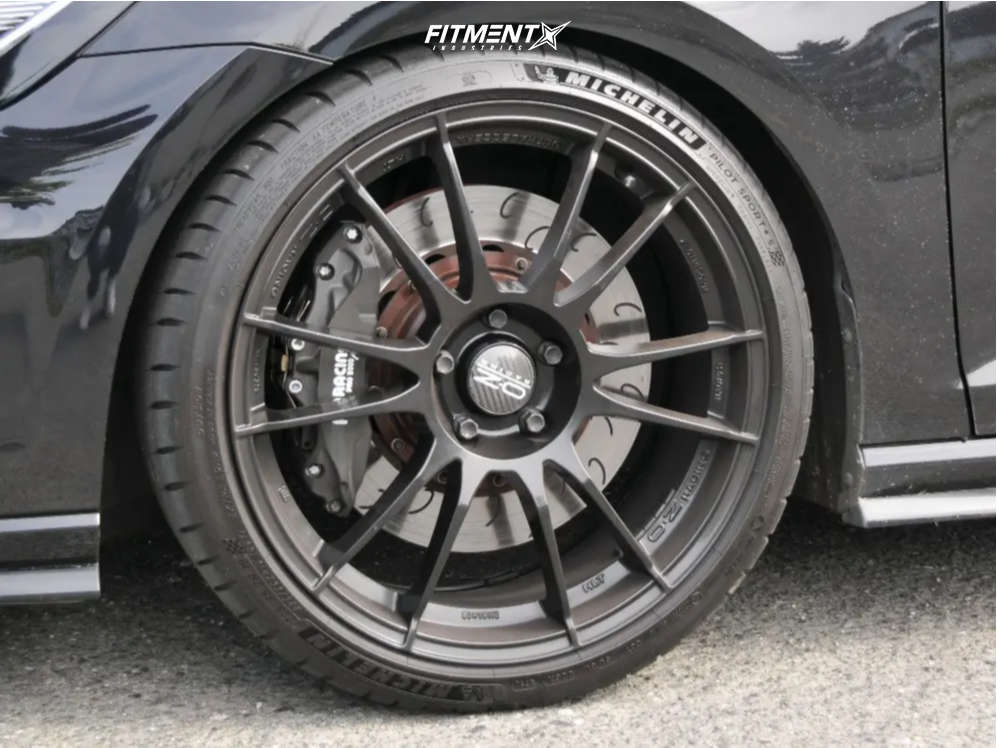 2018 Volkswagen Golf R Base with 19x8 OZ Racing Ultraleggera Hlt and ...