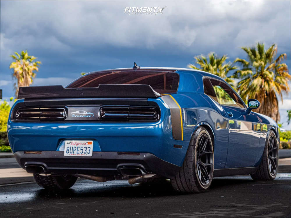 2021 Dodge Challenger R/T Scat Pack with 20x9.5 Vossen Hf5 and Nitto ...