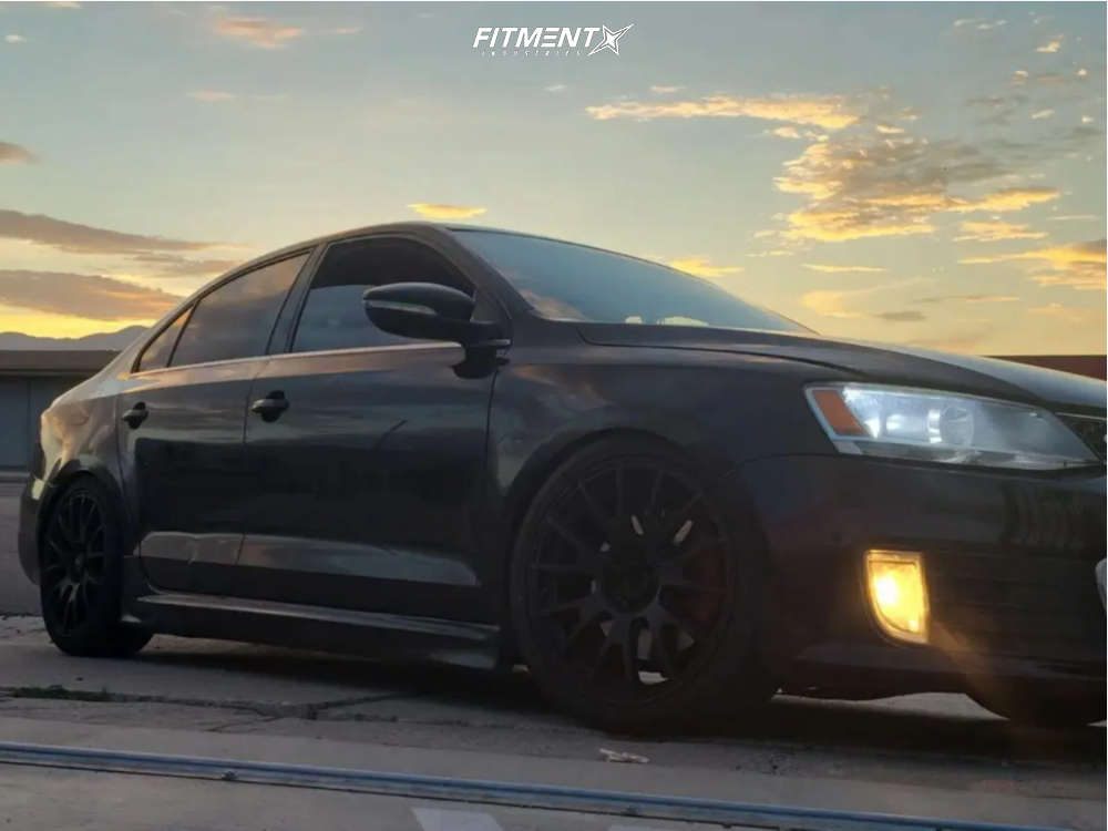 2014 Volkswagen Jetta GLI with 18x8 Motegi Mr118 and Continental 225x40 ...