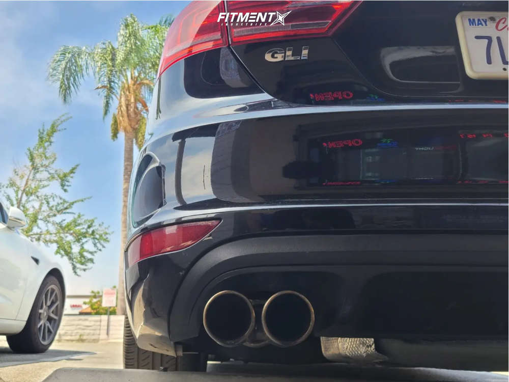 2014 Volkswagen Jetta GLI with 18x8 Motegi Mr118 and Continental 225x40 ...