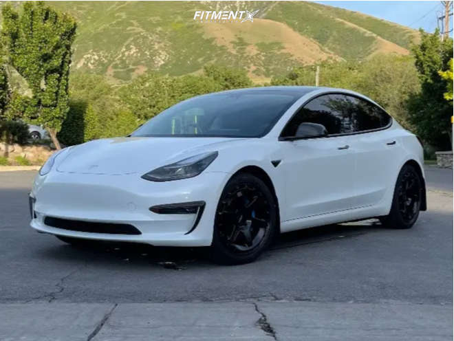 2021 Tesla 3 Long Range with 19x8.5 Rotiform Kb1 and Michelin 245x40 on ...