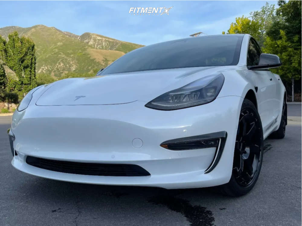 2021 Tesla 3 Long Range with 19x8.5 Rotiform Kb1 and Michelin 245x40 on ...