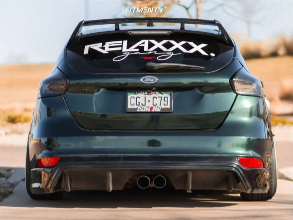 2015 Ford Focus ST with 18x9.5 ESR Cs15 and Achilles 225x40 on Air ...