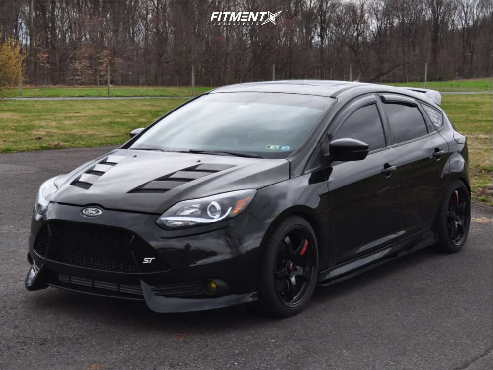 2013 Ford Focus ST with 18x8.5 Gram Lights 57cr and Sumitomo 235x40 on ...