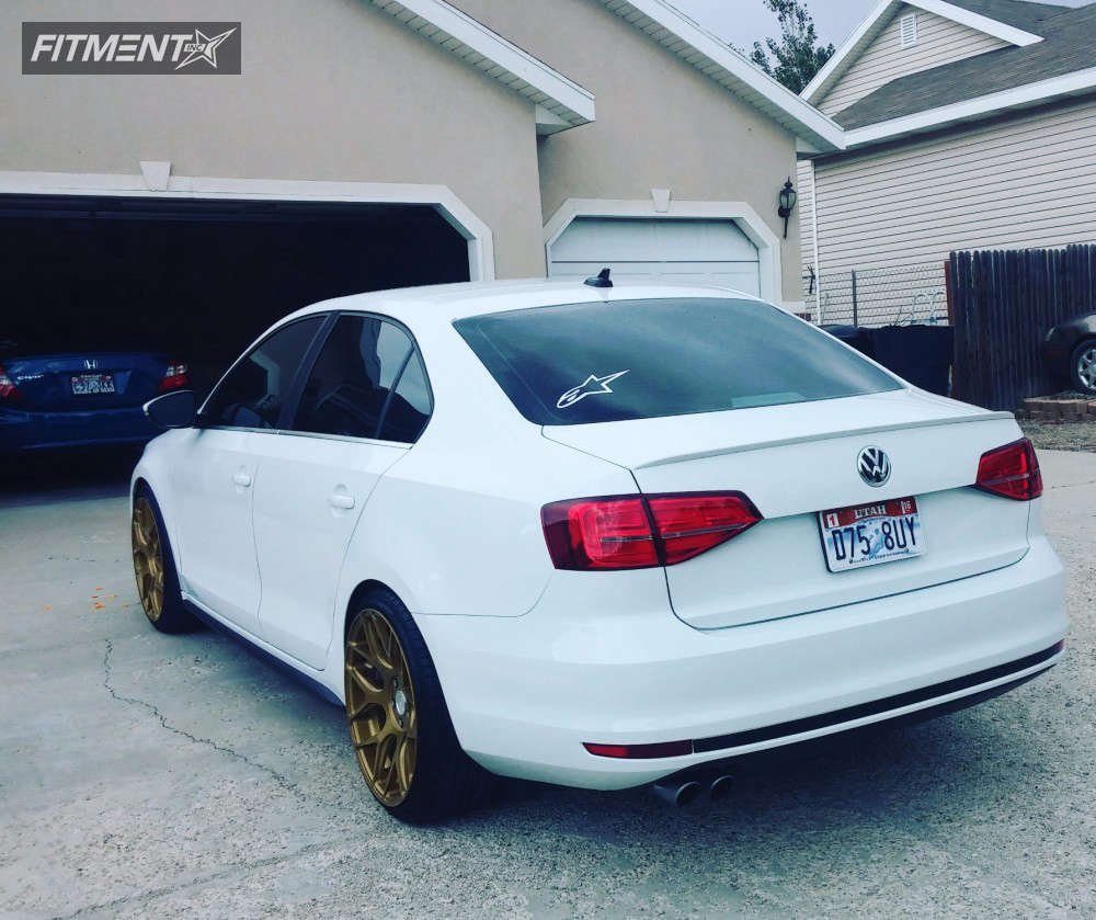 2015 Volkswagen Jetta SEL with 19x8.5 Avant Garde M310 and Accelera ...