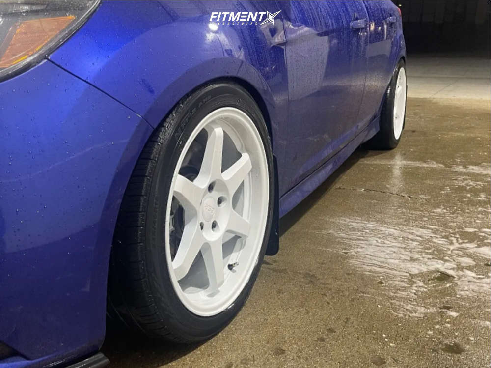 2014 Ford Focus ST with 18x8.5 ESR Sr07 and Nexen 245x40 on Coilovers ...