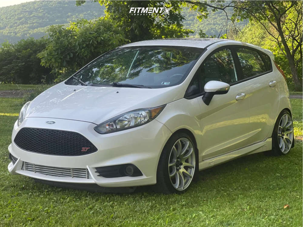 2016 Ford Fiesta ST with 18x8.5 Vors Tr37 and General 225x40 on ...