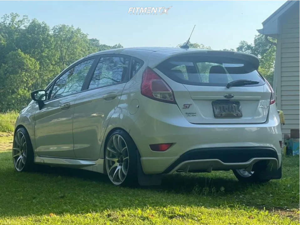 2016 Ford Fiesta ST with 18x8.5 Vors Tr37 and General 225x40 on ...