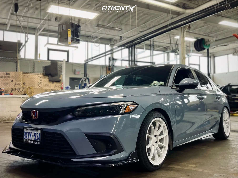 2022 Honda Civic Sport Touring with 18x8.5 Superspeed Rf03rr and ...