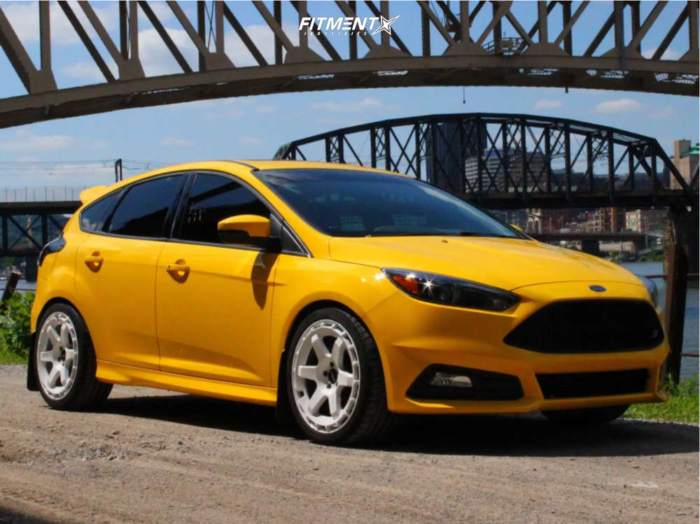 2017 Ford Focus ST with 19x8.5 Rotiform Kb1 and Michelin 255x35 on ...