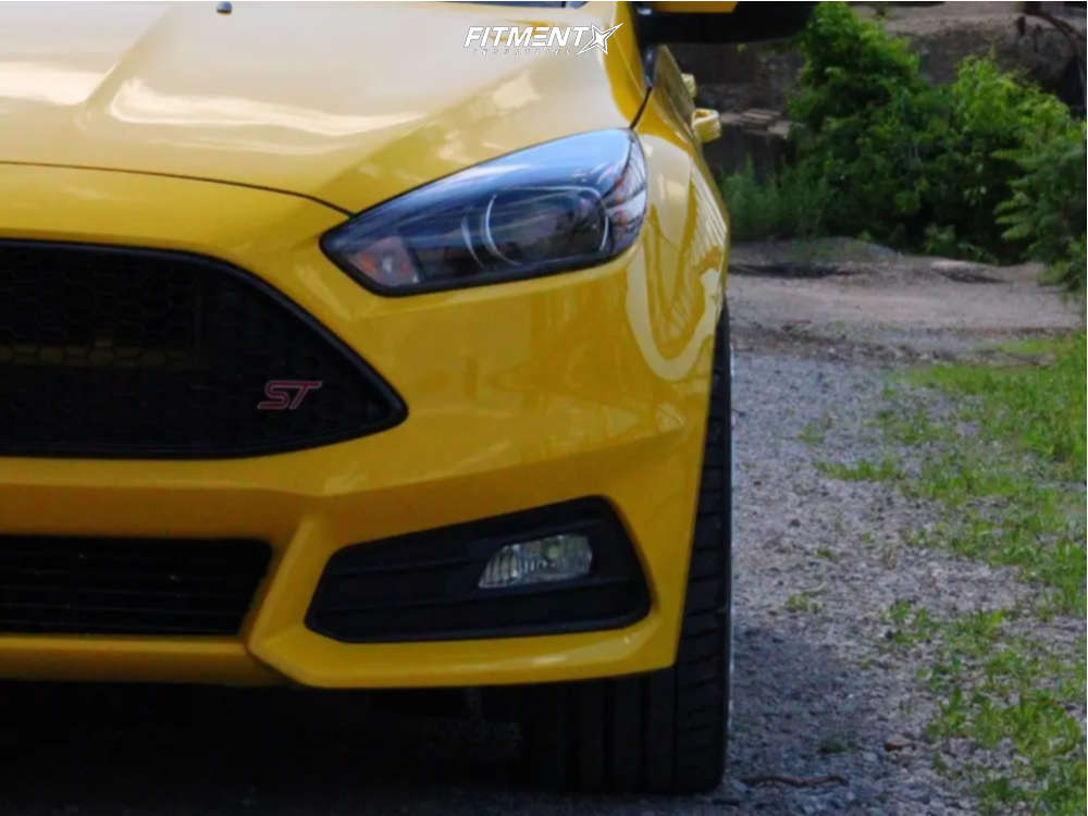 2017 Ford Focus ST with 19x8.5 Rotiform Kb1 and Michelin 255x35 on ...