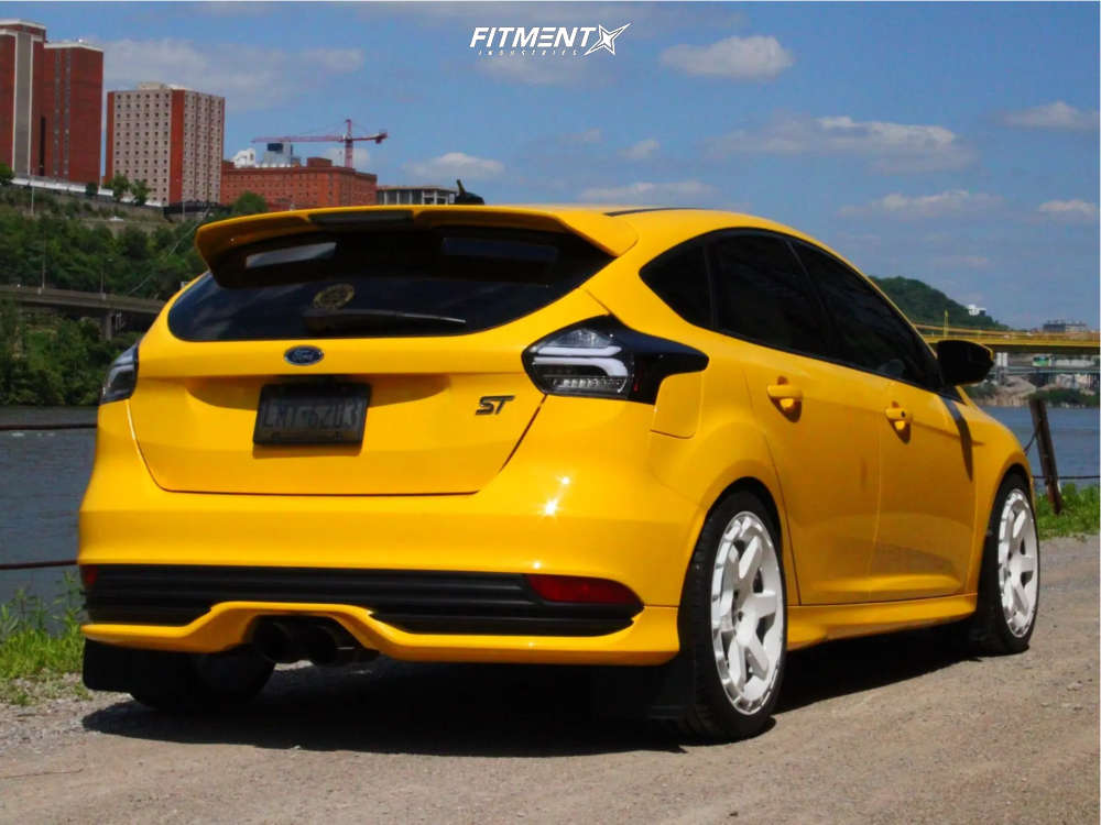 2017 Ford Focus ST with 19x8.5 Rotiform Kb1 and Michelin 255x35 on ...