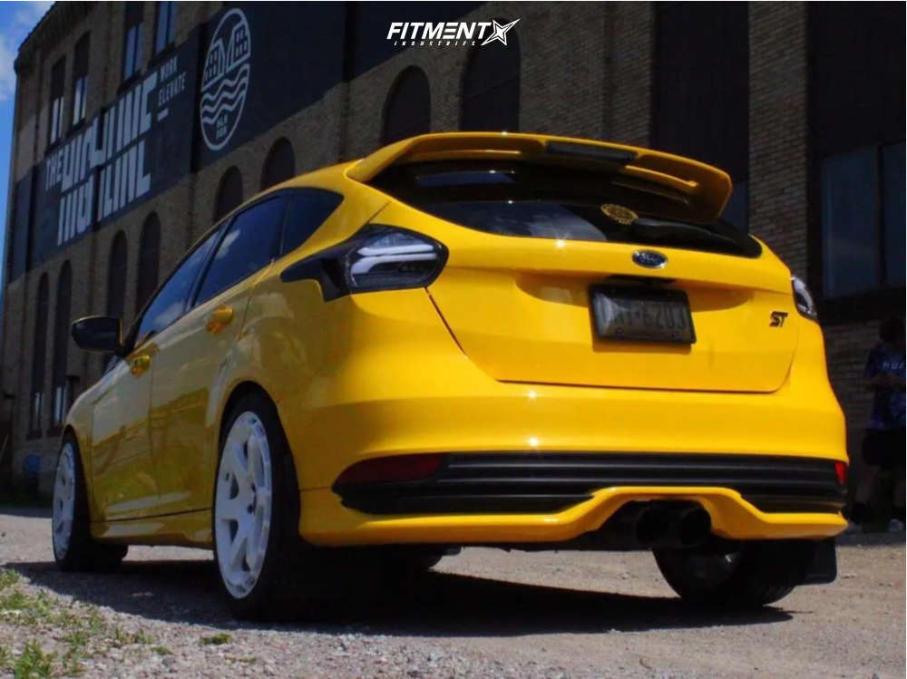2017 Ford Focus ST with 19x8.5 Rotiform Kb1 and Michelin 255x35 on ...