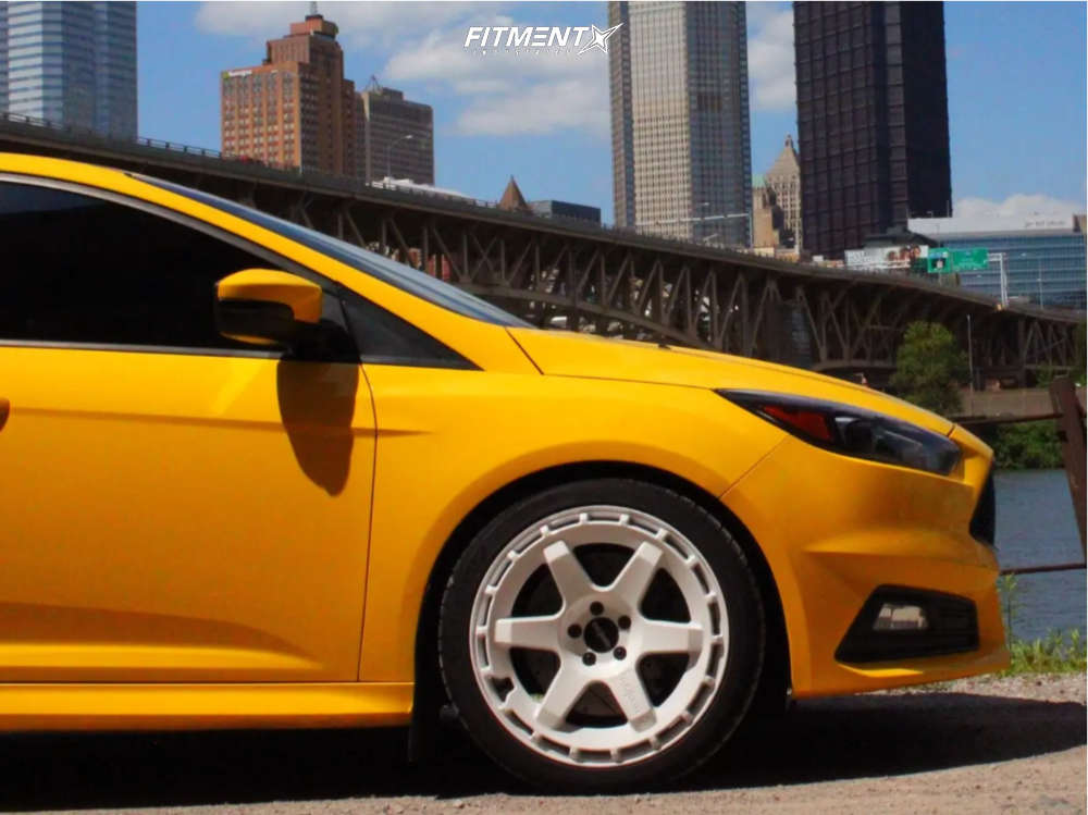 2017 Ford Focus ST with 19x8.5 Rotiform Kb1 and Michelin 255x35 on ...