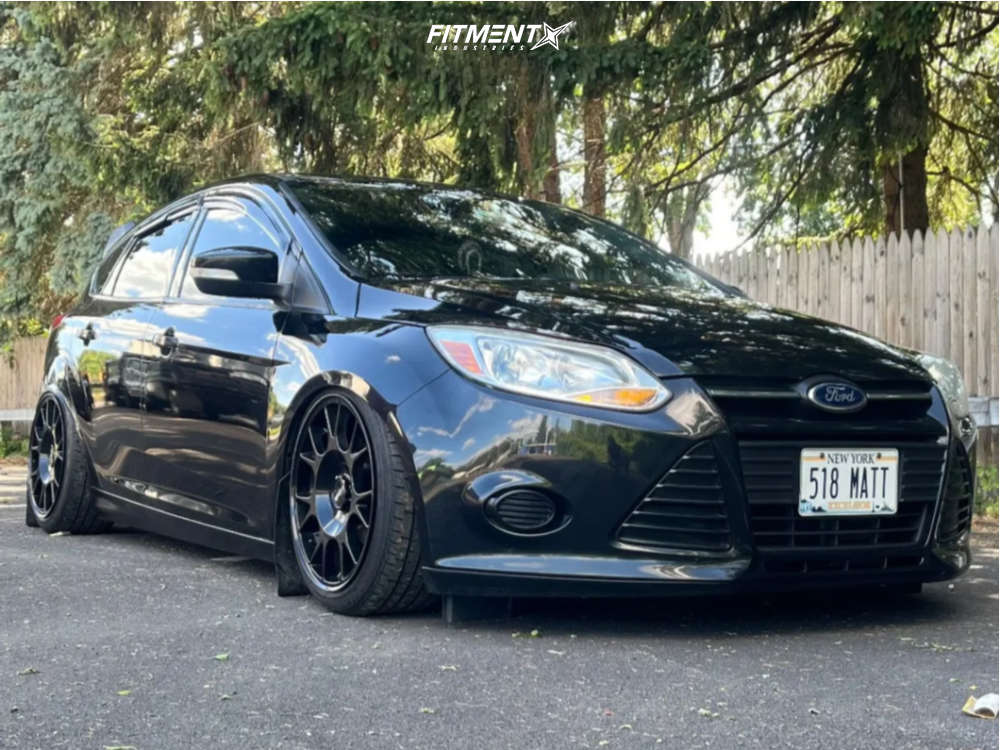 2013 Ford Focus SE with 18x9.5 Rotiform Tuf-r and Firestone 235x40 on ...