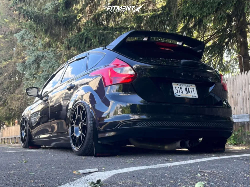 2013 Ford Focus SE with 18x9.5 Rotiform Tuf-r and Firestone 235x40 on ...