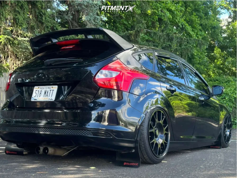 2013 Ford Focus SE with 18x9.5 Rotiform Tuf-r and Firestone 235x40 on ...