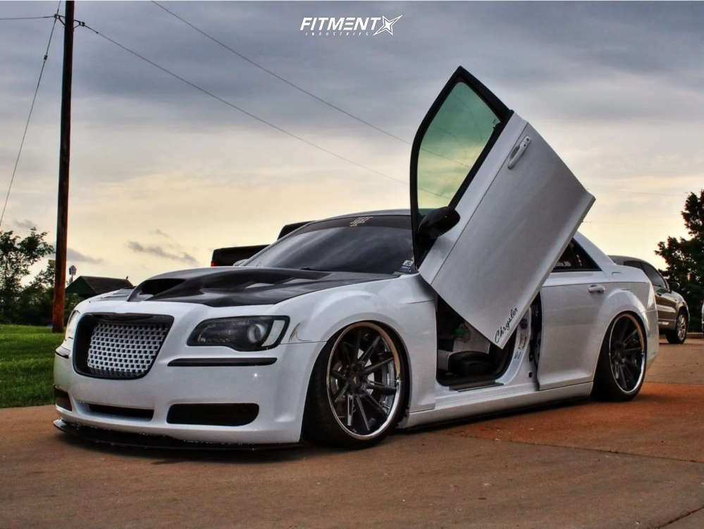 2012 Chrysler 300 S with 22x9.5 Ferrada CM2 and Continental 265x30 on ...