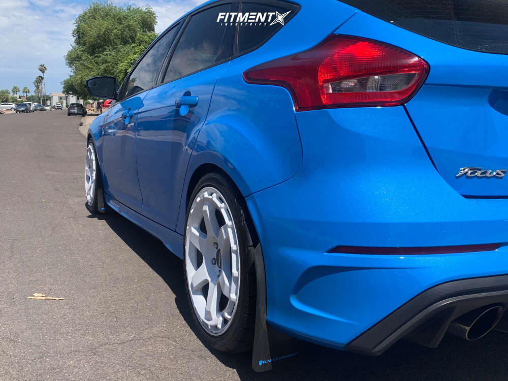 2017 Ford Focus RS with 19x8.5 Rotiform Kb1 and Firestone 245x35 on ...