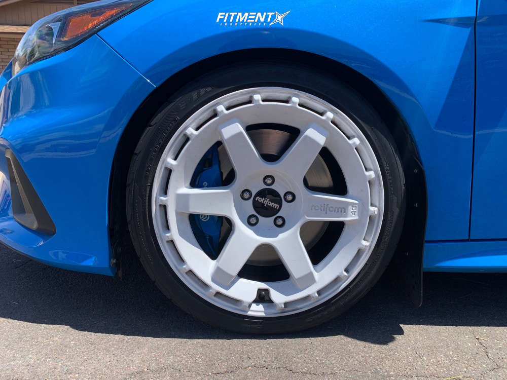 2017 Ford Focus RS with 19x8.5 Rotiform Kb1 and Firestone 245x35 on ...