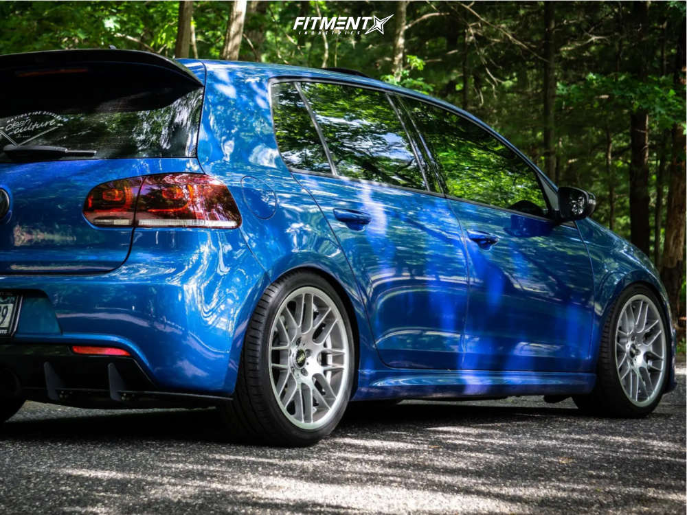 2013 Volkswagen Golf R Base with 18x8.5 VMR V703 and Hankook 245x35 on ...