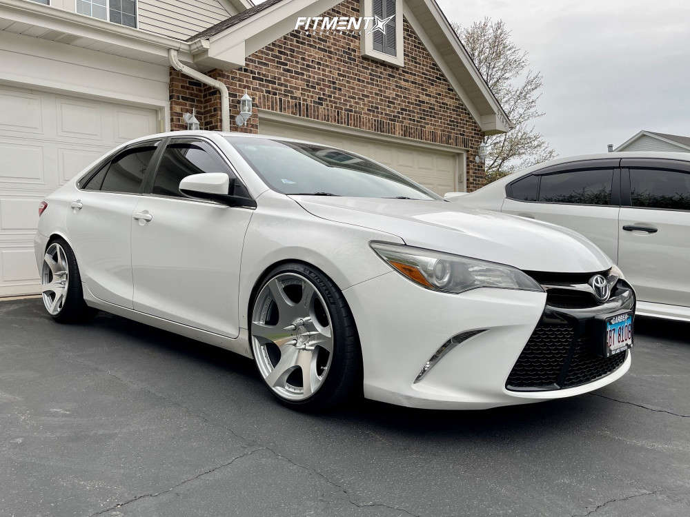 2016 Toyota Camry SE with 20x10.5 MRR Vp3 and Michelin 235x35 on ...