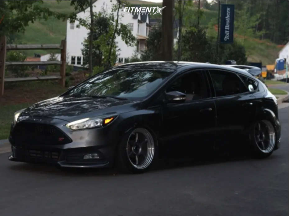 2017 Ford Focus ST with 18x9.5 Kansei Roku and Falken 225x40 on ...