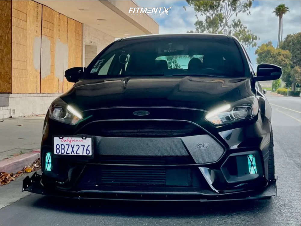 2017 Ford Focus RS with 19x8.5 Rotiform Kb1 and Michelin 235x35 on ...