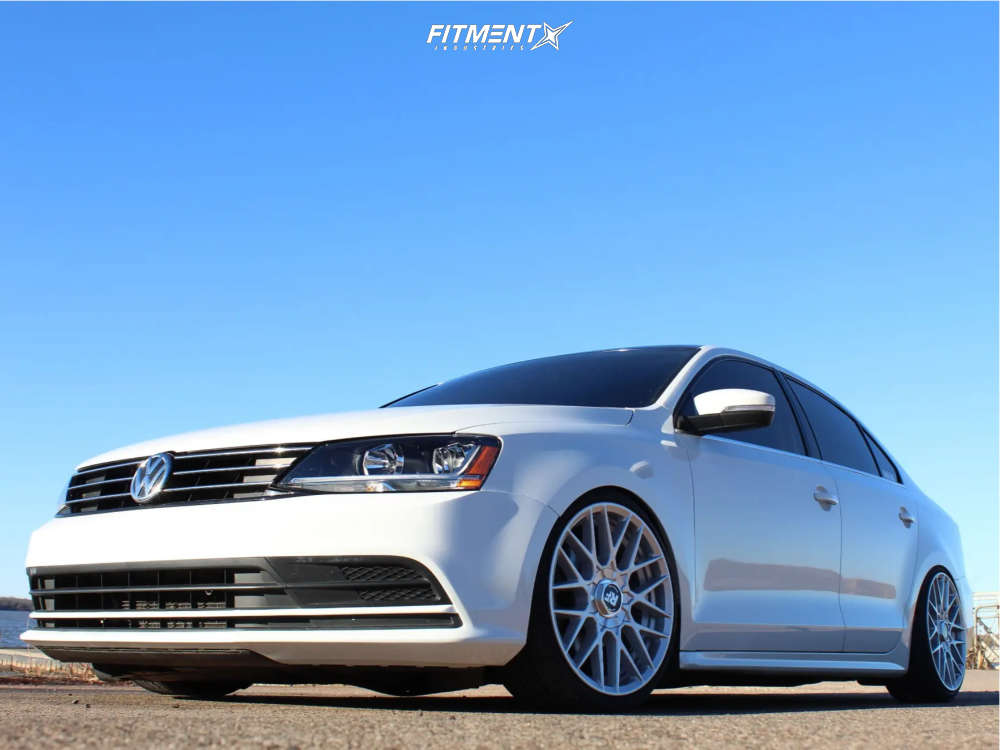 2017 Volkswagen Jetta SE with 18x8.5 Rotiform Rse and Vercelli 215x35 ...