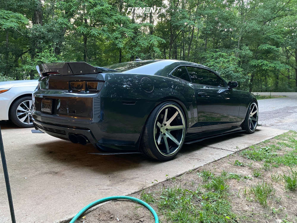 2013 Chevrolet Camaro ZL1 with 22x9.5 Ferrada FR1 and Nitto 275x35 on ...