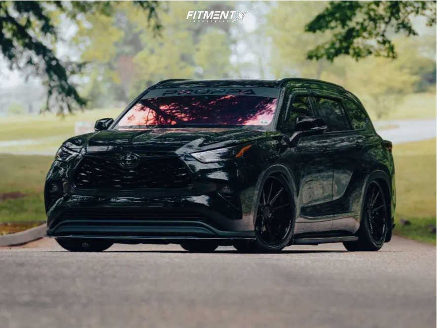 2021 Toyota Highlander XLE with 22x9.5 Ferrada FR4 and Fullway 275x35 ...