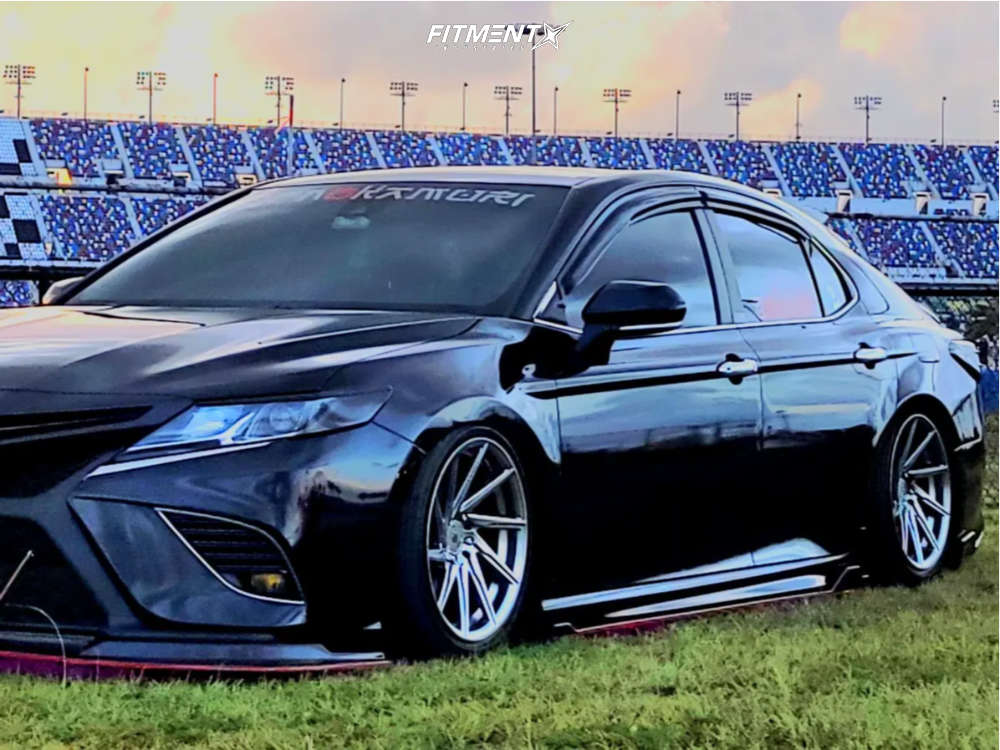 2020 Toyota Camry SE with 18x9.5 F1R F29 and Bridgestone 235x45 on Air ...