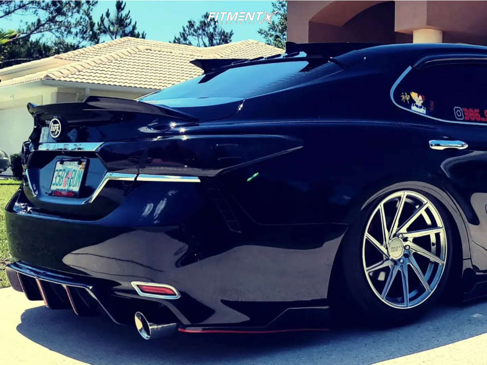 2020 Toyota Camry SE with 18x9.5 F1R F29 and Bridgestone 235x45 on Air ...