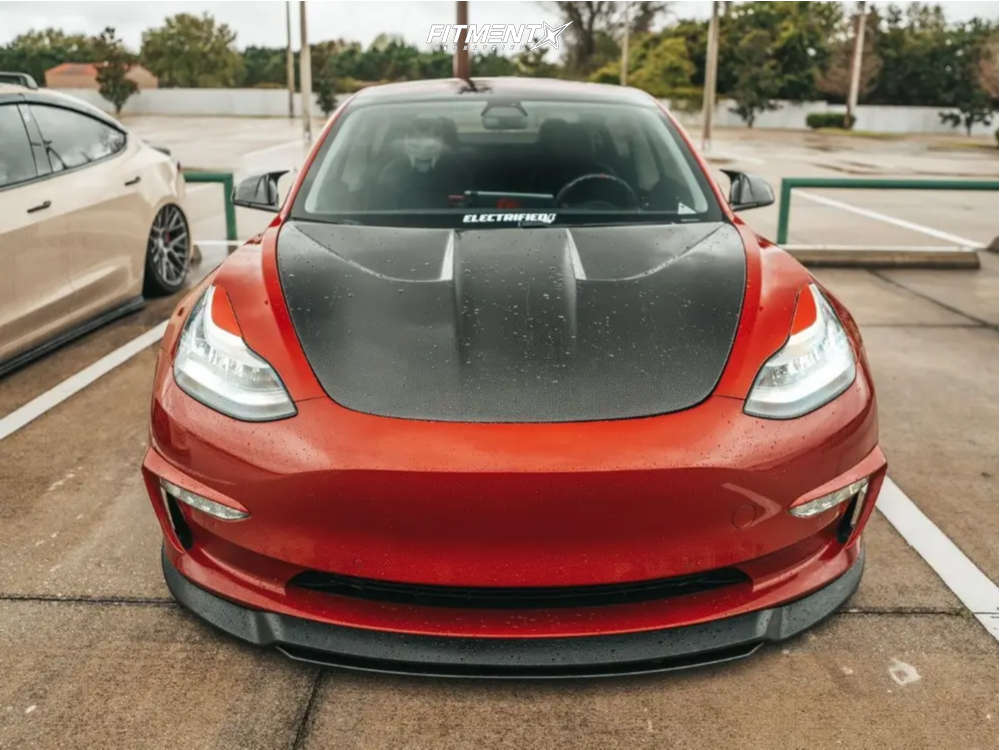 2018 Tesla 3 Long Range with 20x9 Ferrada FR4 and Toyo Tires 245x35 on ...