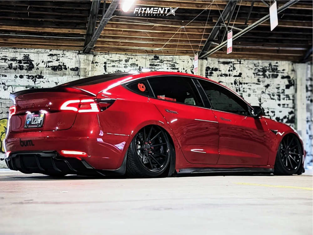 2018 Tesla 3 Long Range with 20x9 Ferrada FR4 and Toyo Tires 245x35 on ...