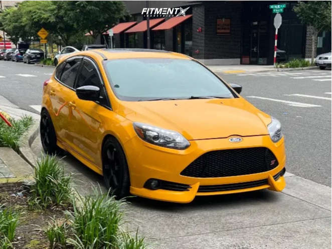 2013 Ford Focus ST with 18x8.5 Gram Lights 57dr and Bridgestone 235x45 ...