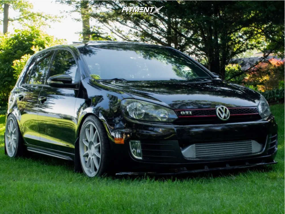 2012 Volkswagen GTI Base with 18x8.5 Motegi Mr140 and Nitto 225x40 on ...